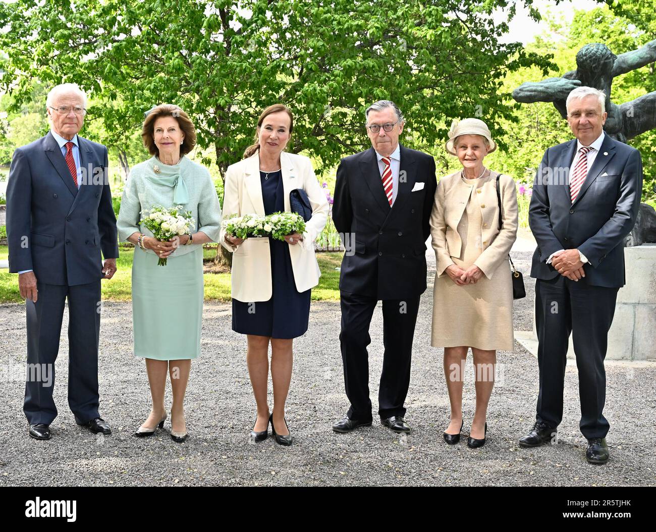 Le roi Carl Gustaf, la reine Silvia, le surintendant et directeur du ...