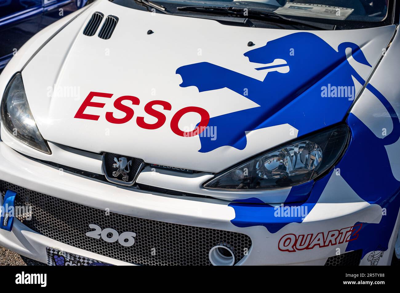 Détail de l'impressionnant rallye Peugeot 206 WRC avec la décoration et l'ESSO Photo Stock - Alamy