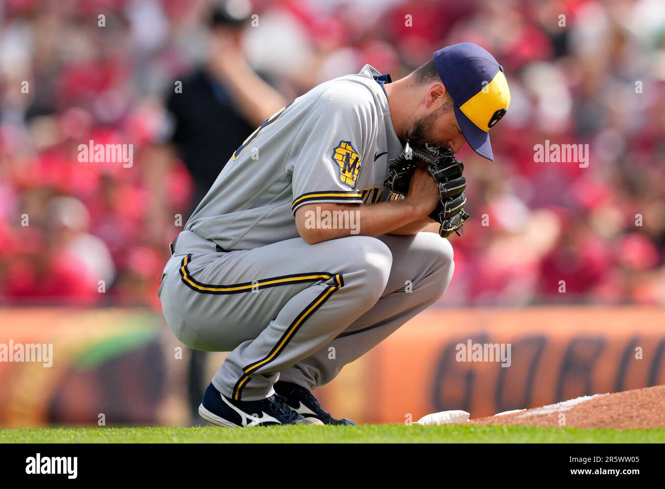 Milwaukee Brewers starting pitcher Colin Rea kneels at the pitcher's ...