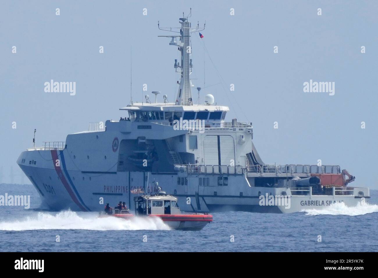 A small boat deployed by the U.S. Coast Guard Cutter Stratton (WMSL 752 ...