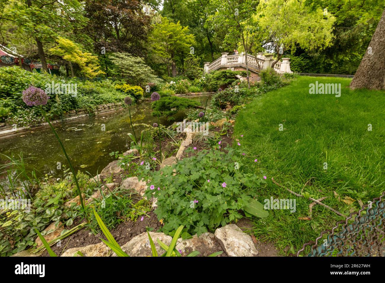 Portrait urbain en haute résolution intime d'un pont romantique au ...