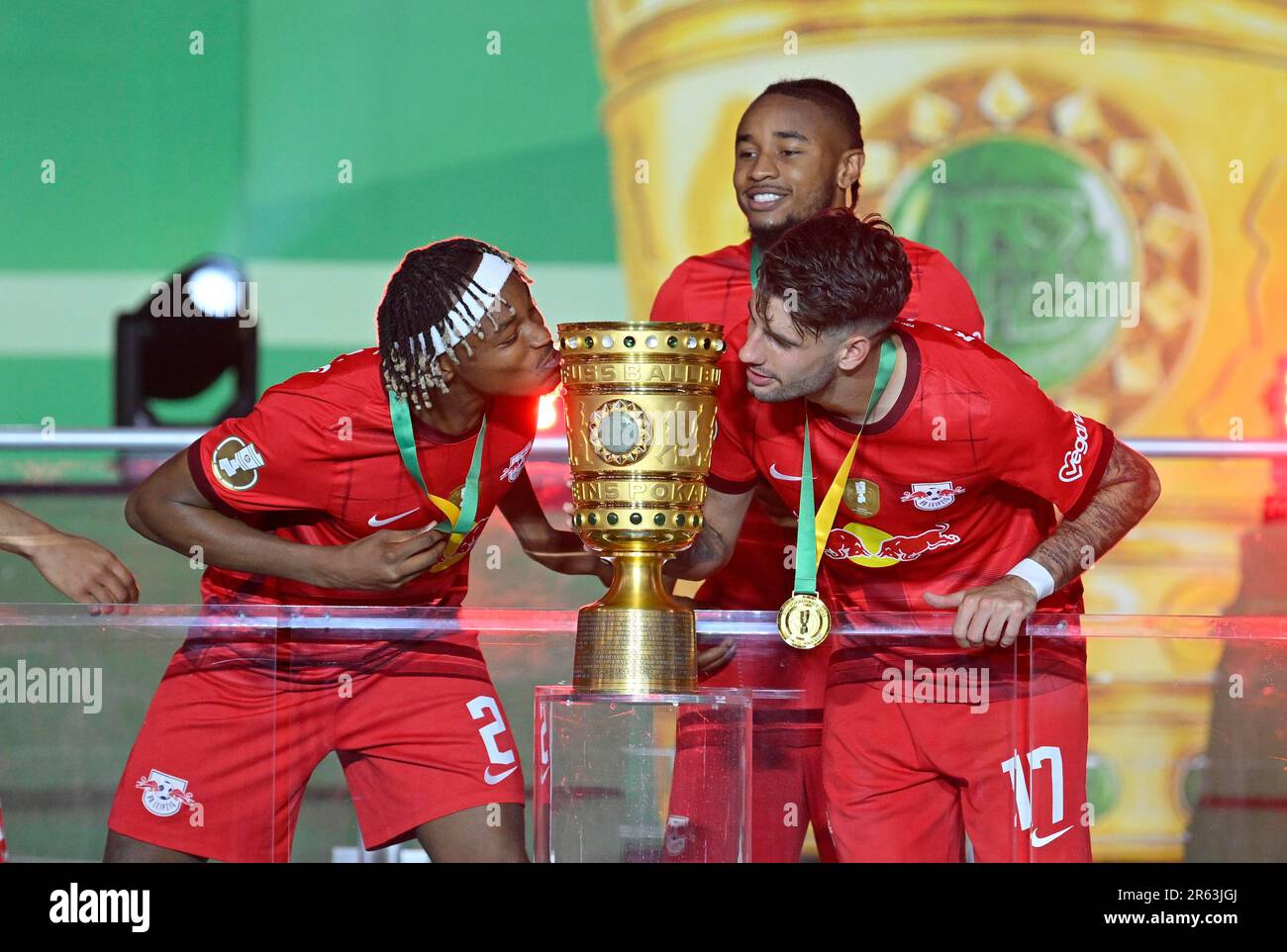 Présentation de la coupe et cérémonie de remise des prix, Mohamed ...