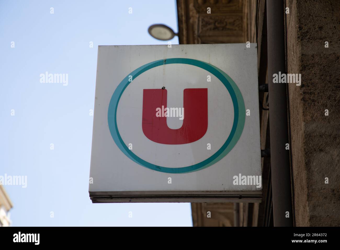 Super u. logo Banque de photographies et d’images à haute résolution ...