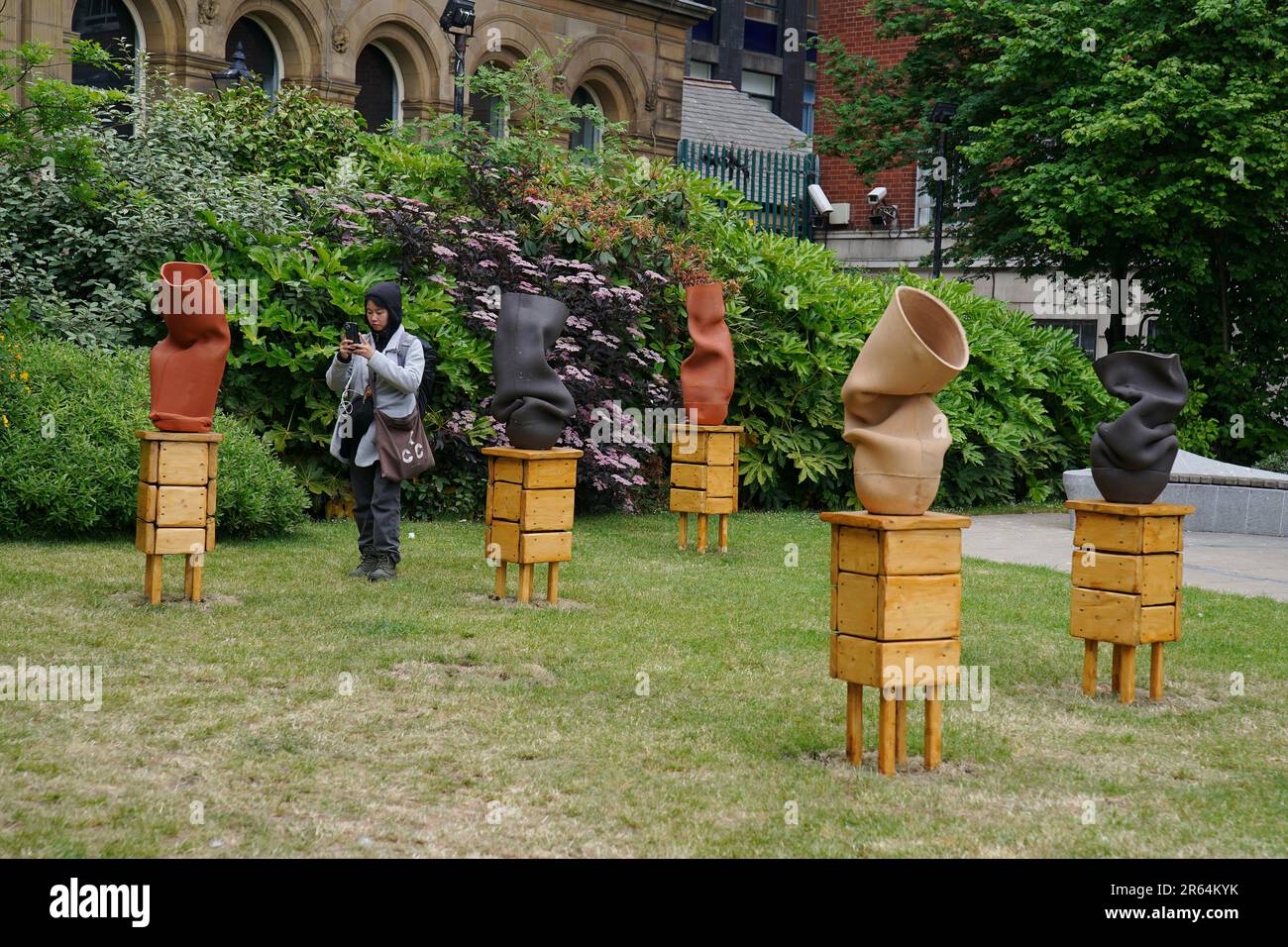 'IFA' (2021-2023) de Ranti Bam, lors d'un photocall pour le lancement ...