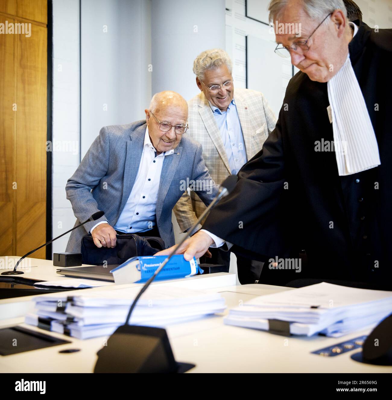 LA HAYE - la retraite de John Bakker de Leeuwarden avec son avocat Jos ...