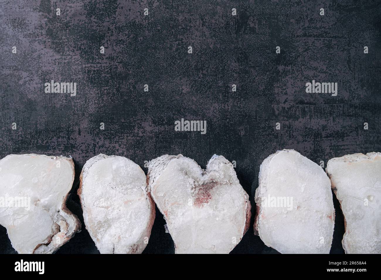 Poisson de Macrourus congelé, frais, tranché et coupé en portions ...