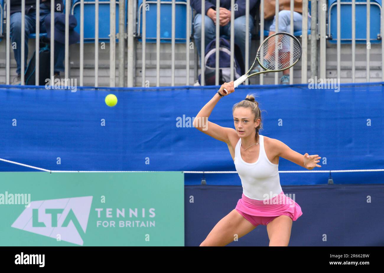 Isabelle Lacy (GBR) jouant au premier tour du Trophée Surbiton, Londres ...
