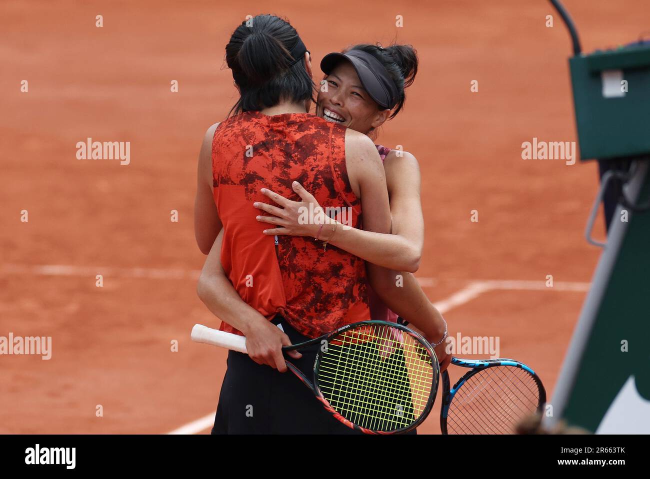 Paris, France. 7th juin 2023. Wang Xinyu (L) de Chine/Hsieh su-Wei de Taipei chinois fêtent ...