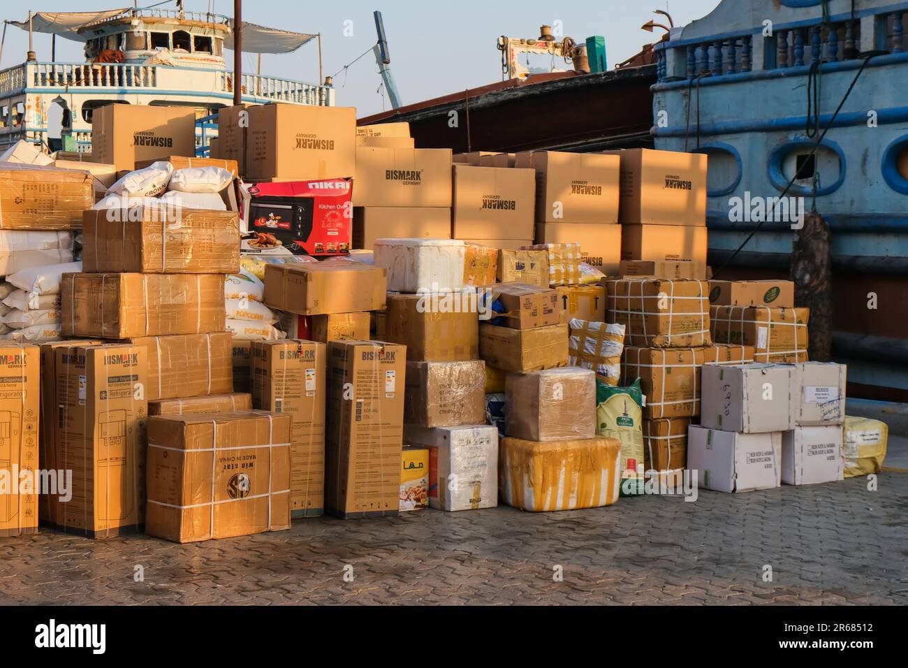 Container port dubai Banque de photographies et d’images à haute ...