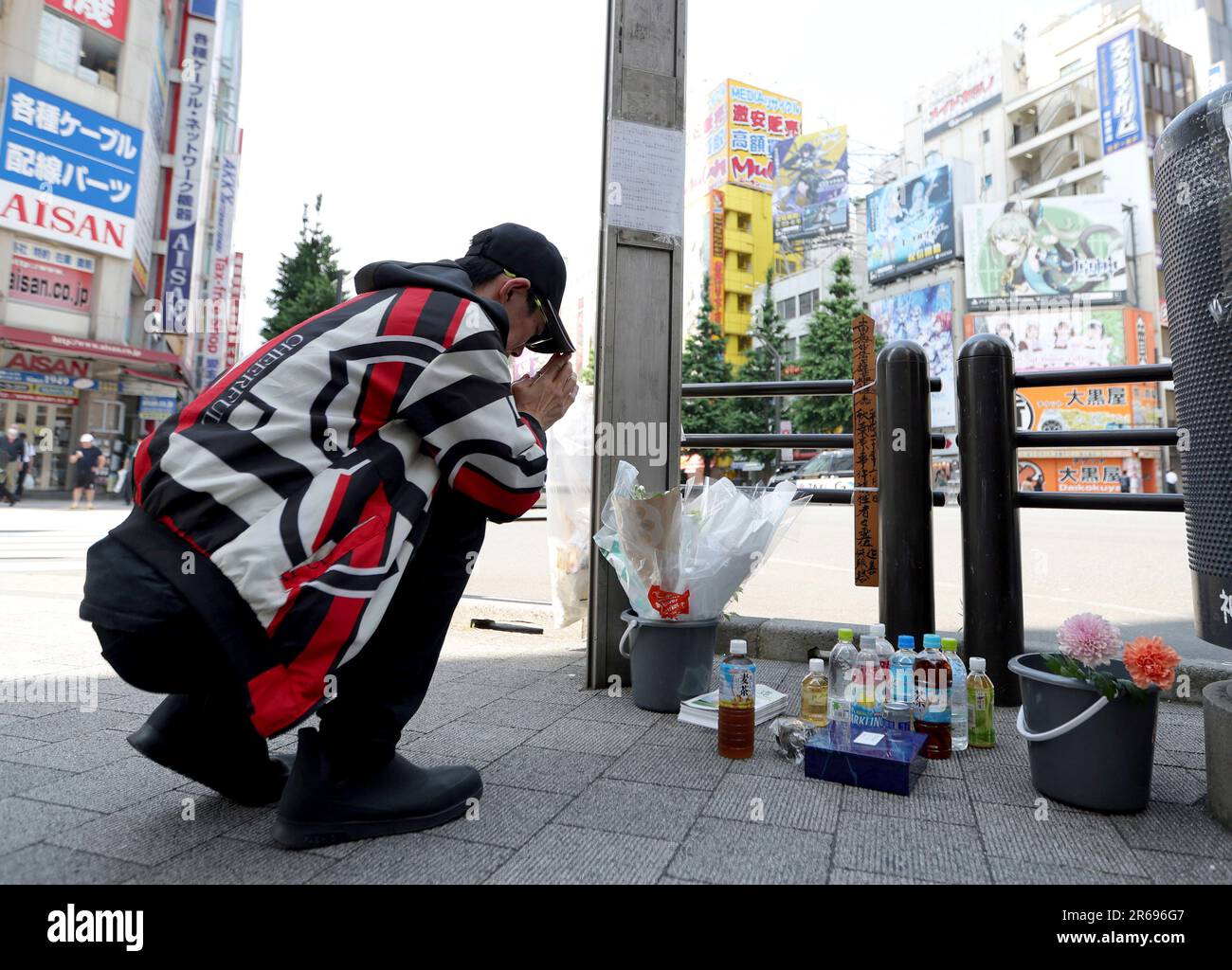 The bunches of flowers are offered in front of the intersection where ...