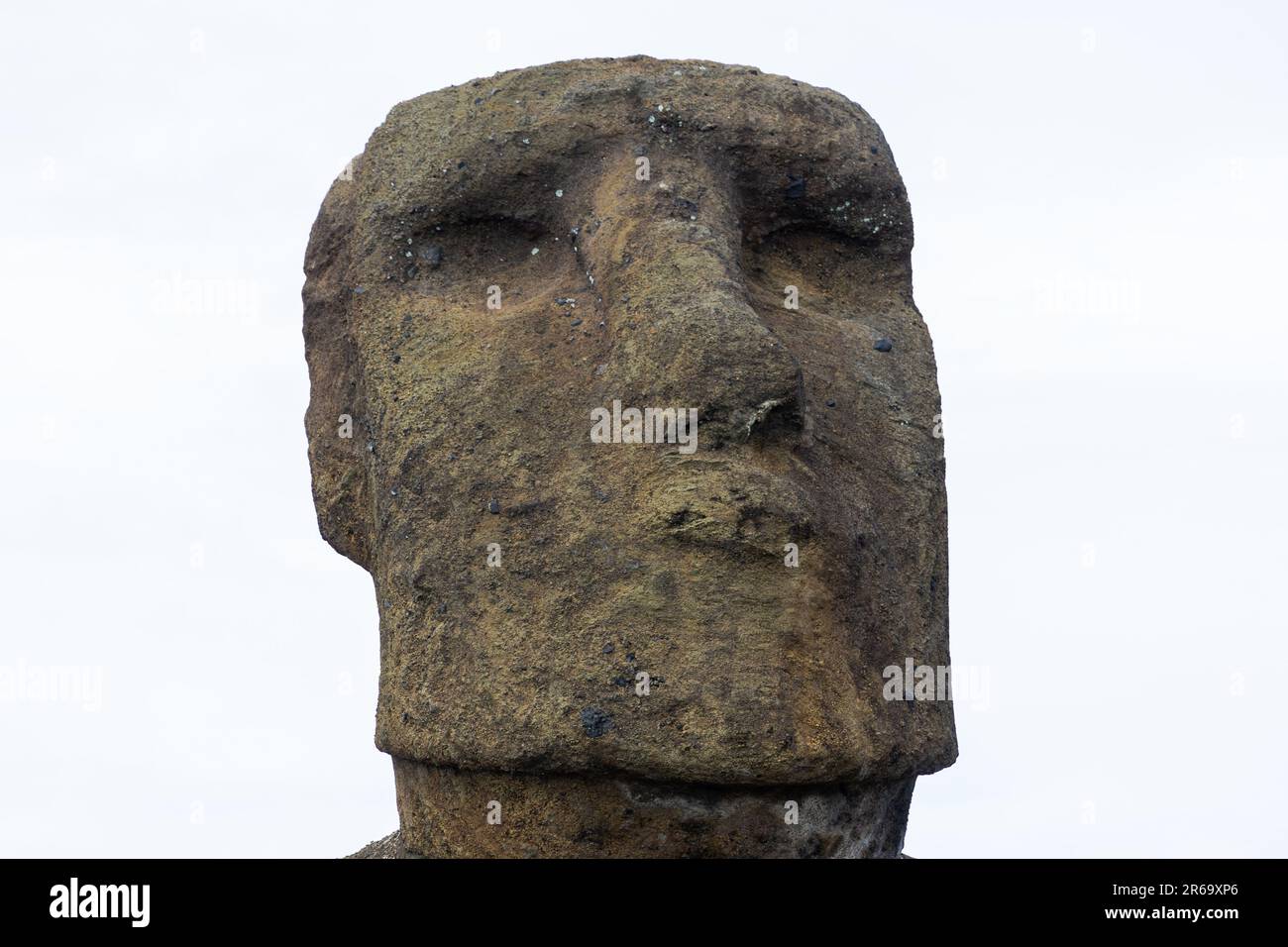Monument Moai isolé Statue en pierre face gros plan Portrait vertical ...