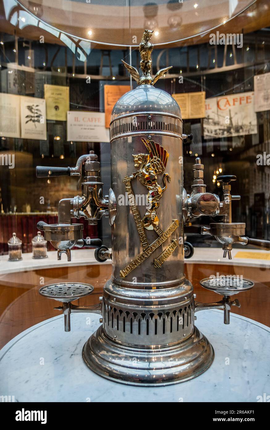 Italie Piémont Turin Musée Lavazza - ancienne machine à espresso ...