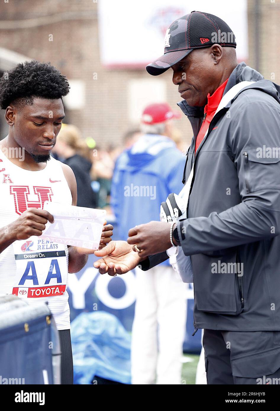 Grand sprinter olympique/entraîneur de tête de piste de l'Université de ...