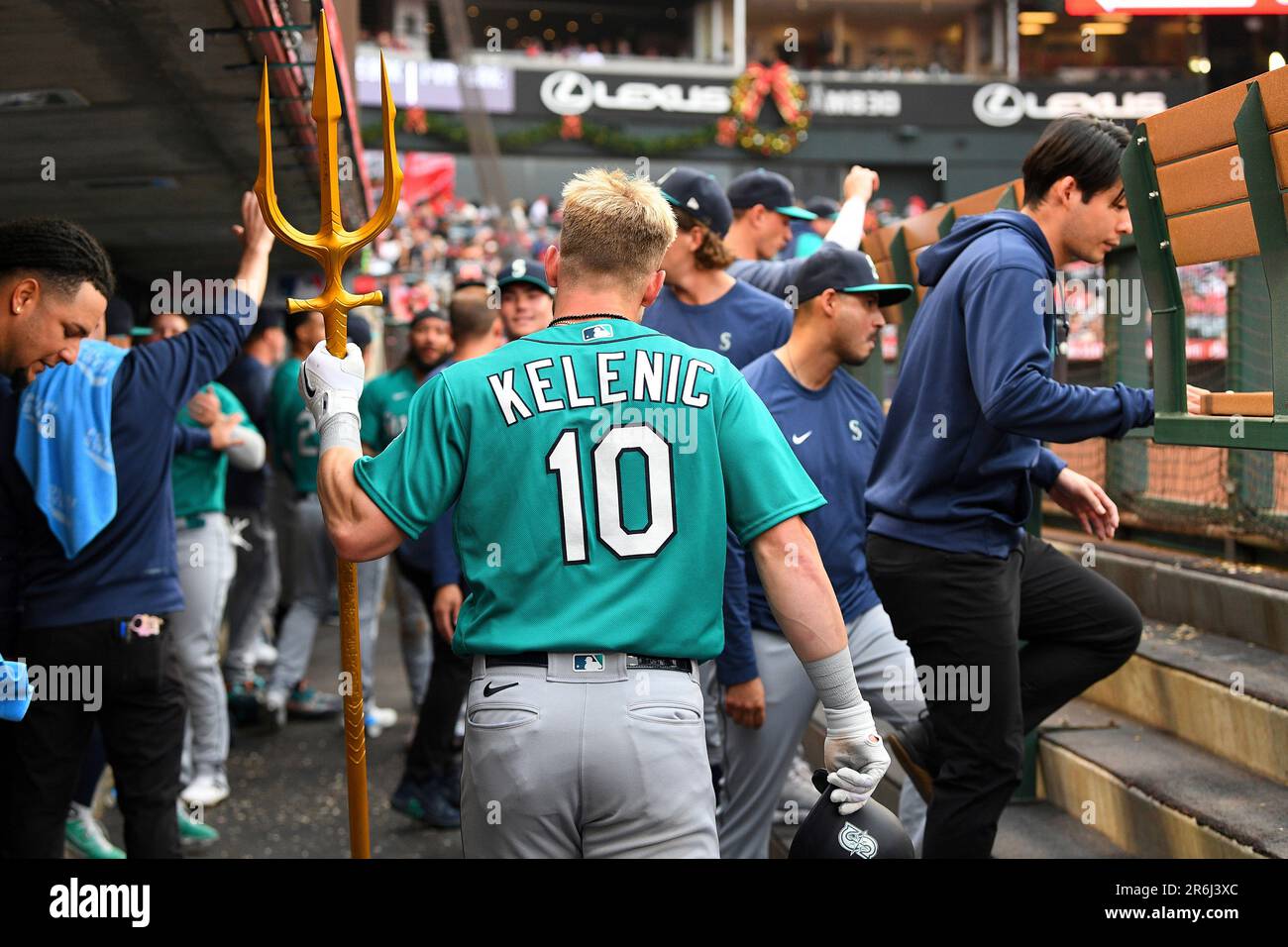 ANAHEIM, CA - JUNE 09: Seattle Mariners left fielder Jarred Kelenic (10 ...