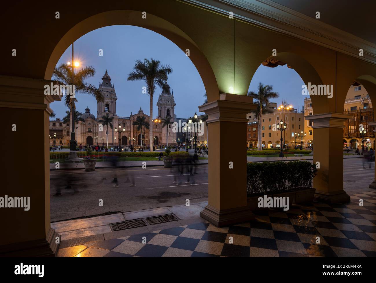 Plaza de armas de lima Banque de photographies et d’images à haute ...