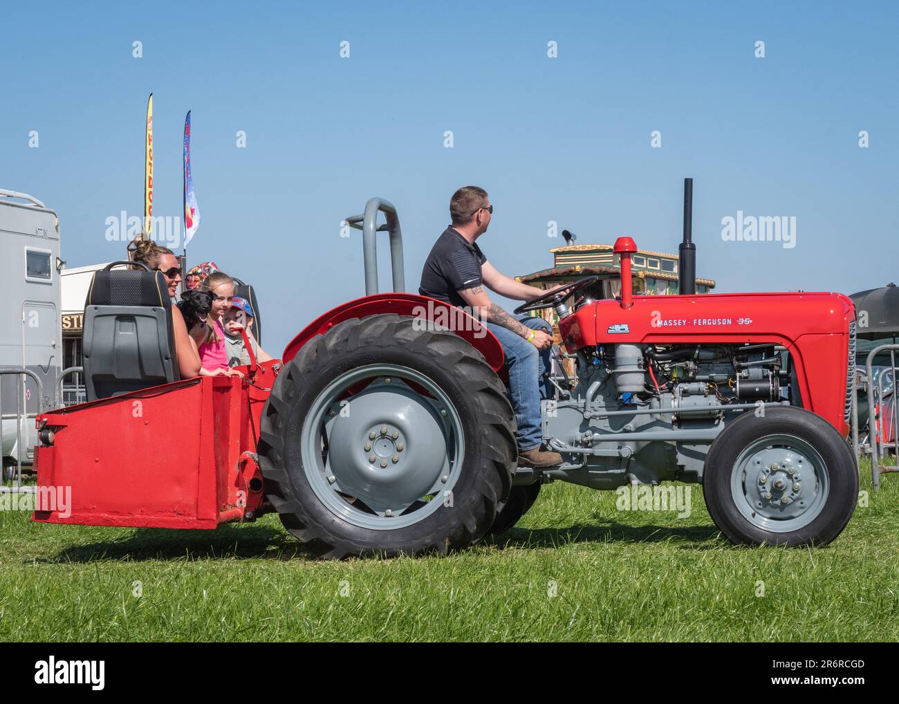 Leyland tractors Banque de photographies et d’images à haute résolution - Alamy