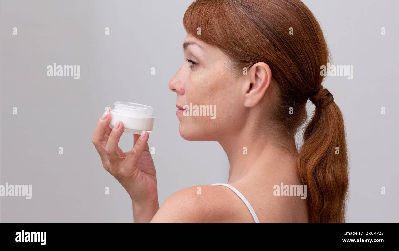 Taches brunes peau humaine Banque de photographies et d’images à haute ...