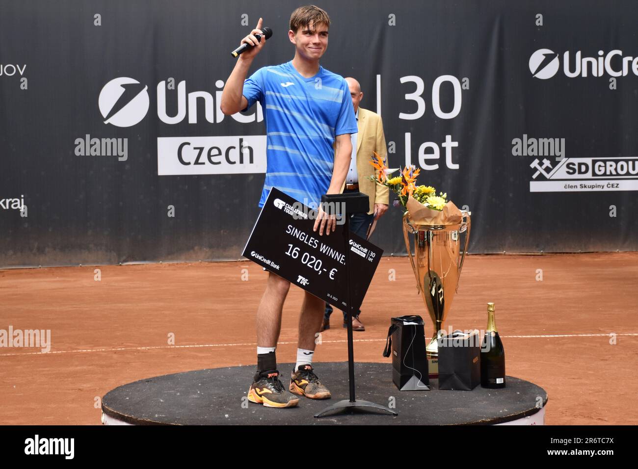 Dalibor Svrcina pose avec le trophée comme il a gagné la finale de l ...