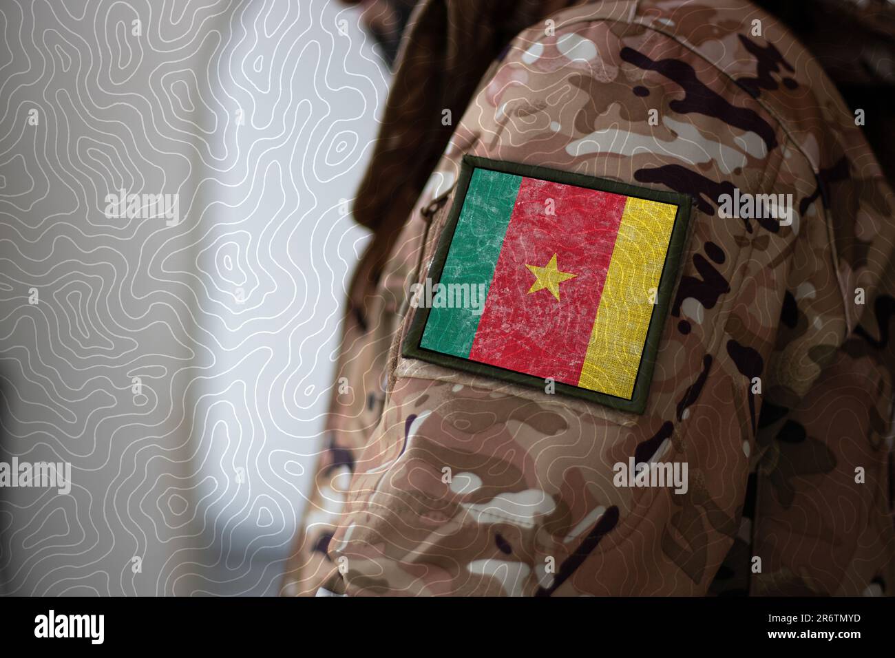 Cameroun Soldat, Soldat avec drapeau Cameroun, drapeau camerounais sur ...