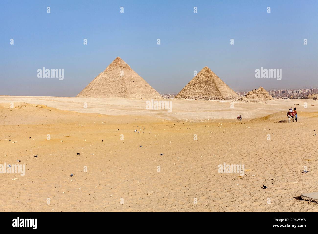 La Grande Pyramide de Khufu et les pyramides de Khafre et de Menkaure ...