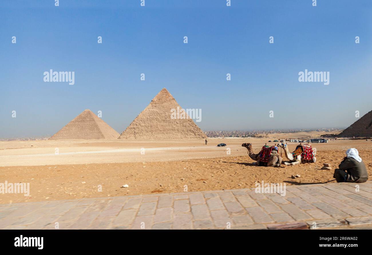 La Grande Pyramide de Khufu et les pyramides de Khafre et de Menkaure ...