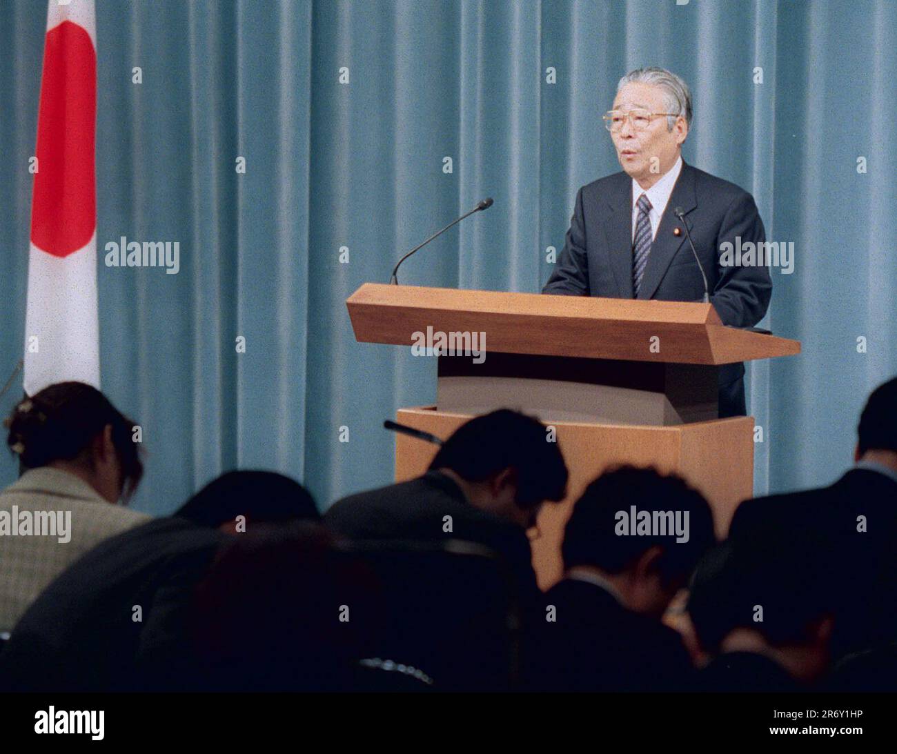 Photo prise en avril 2000 montre alors le poids lourd du Parti libéral ...