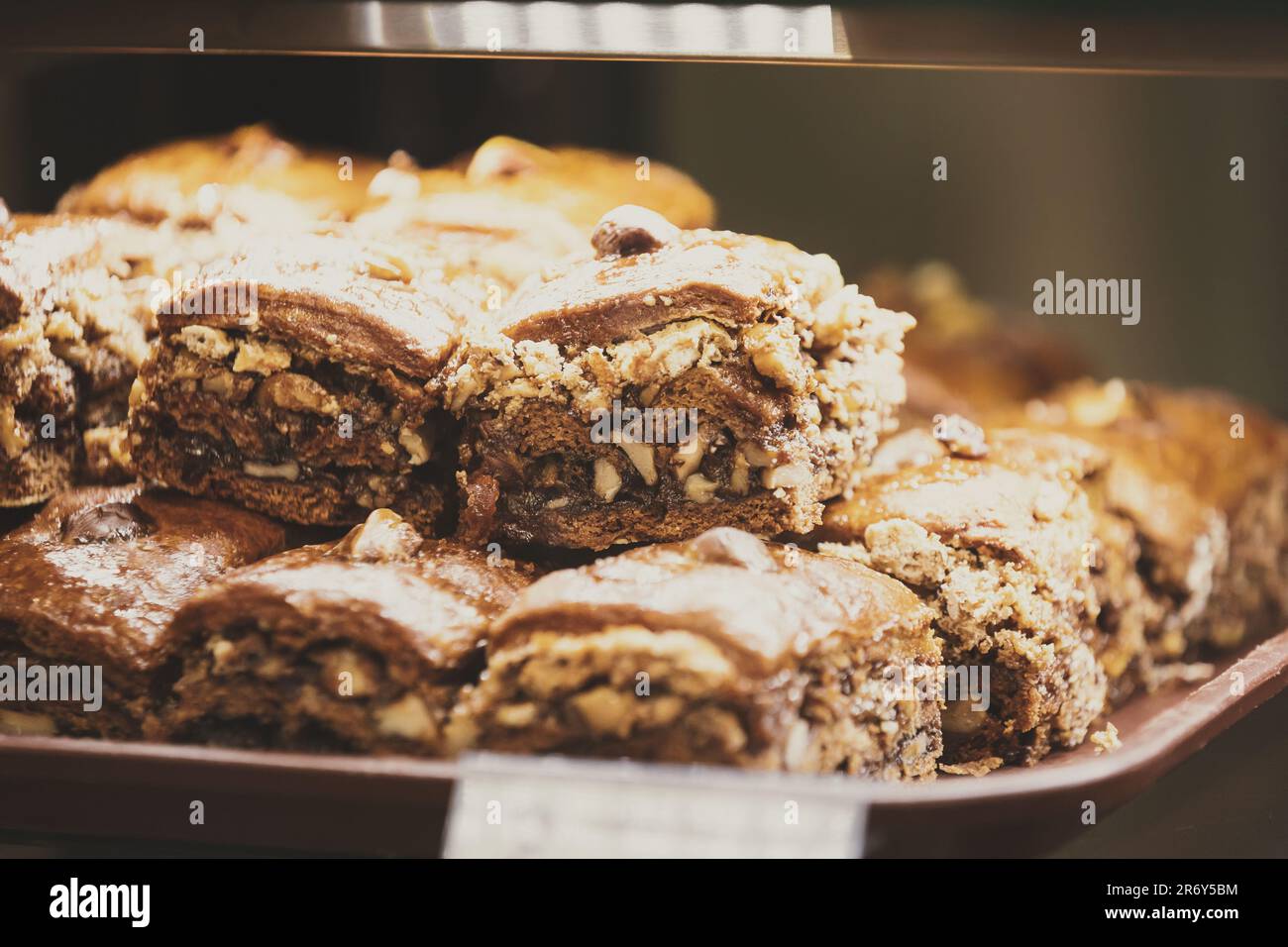 biscuits au chocolat. assortiment de pâtisseries cuites dans la ...