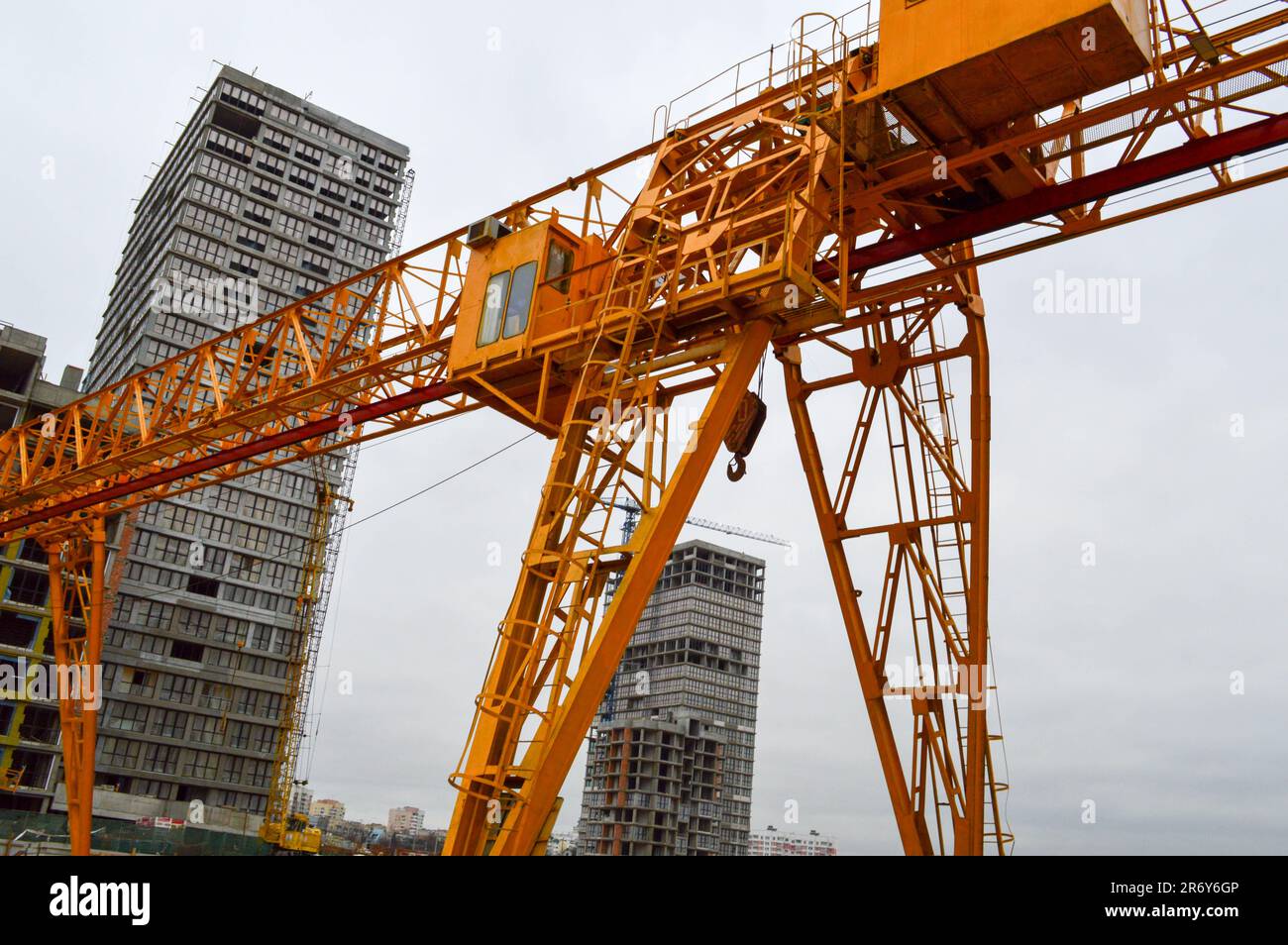 Un grand chantier de construction moderne dans la construction de ...