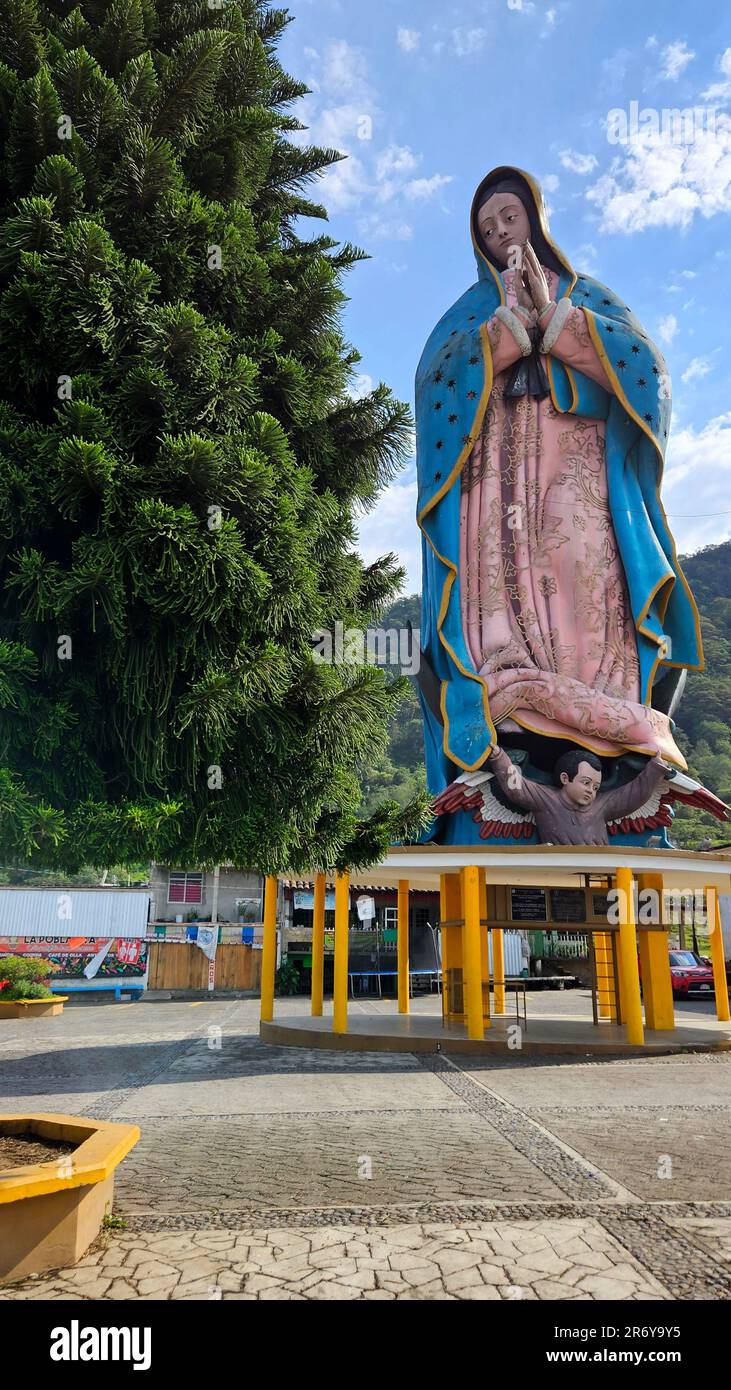 Xicotepec, Puebla, Mexique - Apr 17 2023: La Vierge monumentale de ...