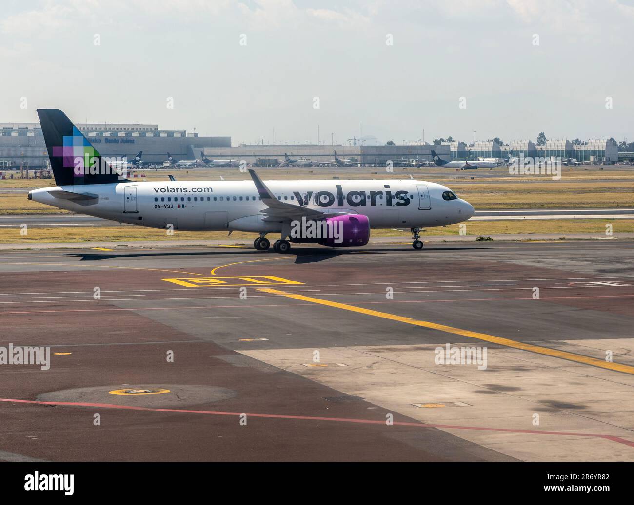 Avion volaris airbus a320 Banque de photographies et d’images à haute ...