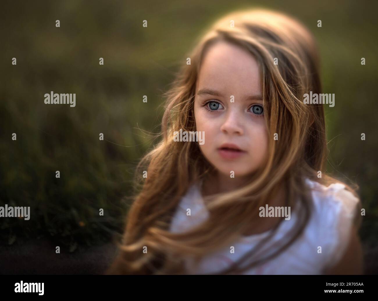 Girl 10 blonde blue eyes Banque de photographies et d’images à haute résolution - Alamy