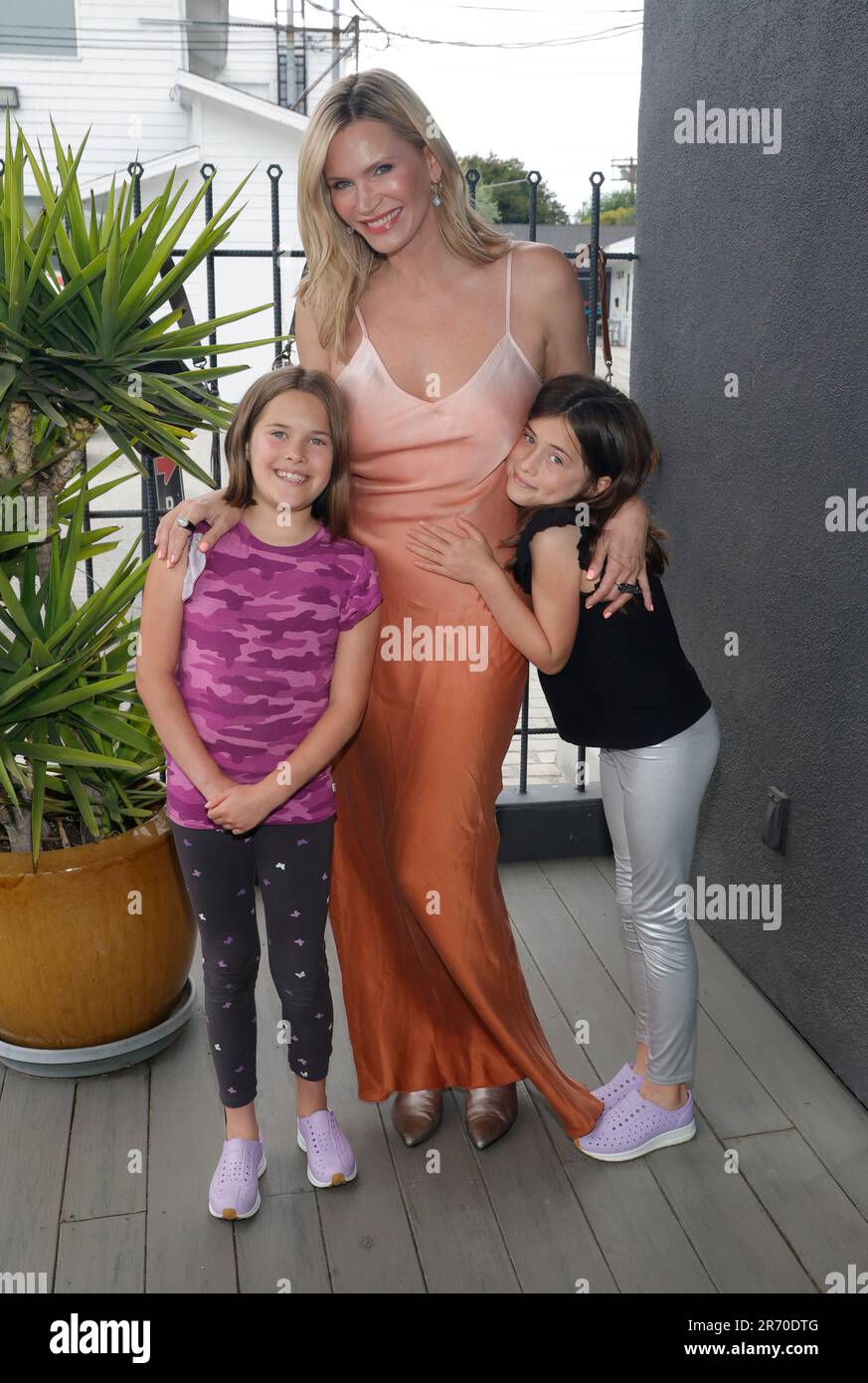 STUDIO CITY, CA - JUIN 11: Natasha Henstridge avec ses Godchildren, à ...