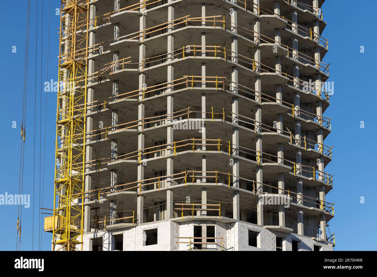 gros plan d'une partie d'un bâtiment résidentiel de plusieurs étages en ...