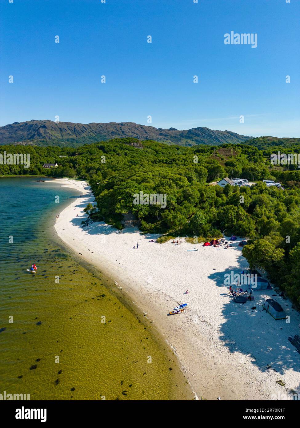 Vue aérienne depuis le drone de la plage sur la rivière Morar à Morar ...