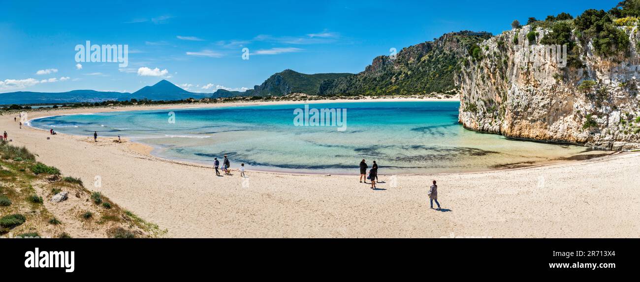 Plages à la plage de Voidokillia, début du printemps, ancien château de ...