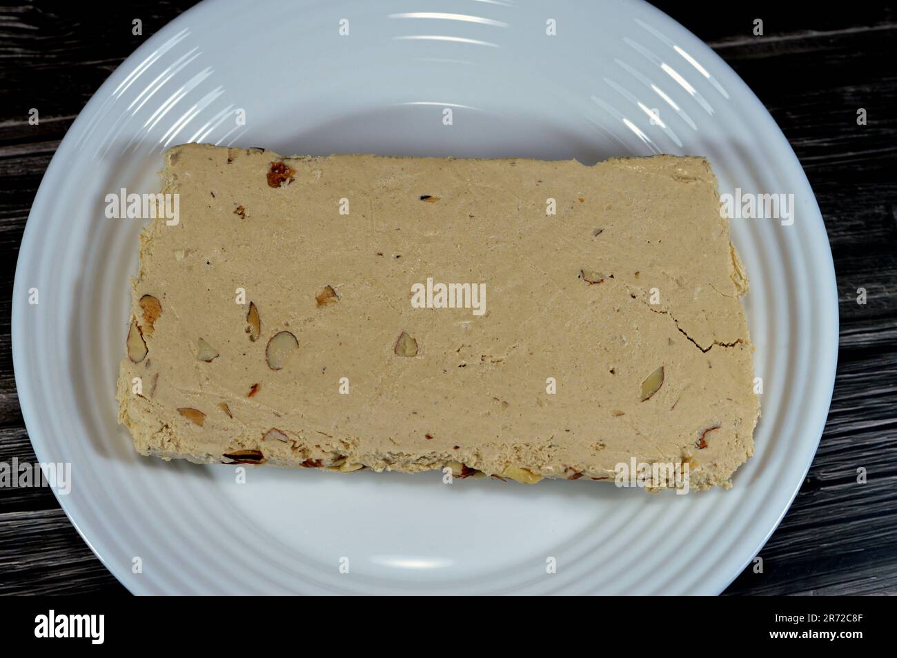 Halva aux amandes Banque de photographies et d’images à haute ...