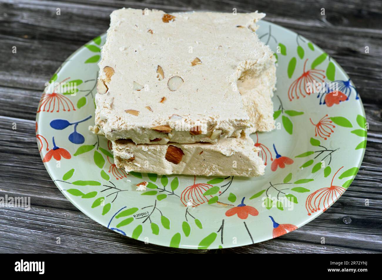 Halva aux amandes Banque de photographies et d’images à haute ...