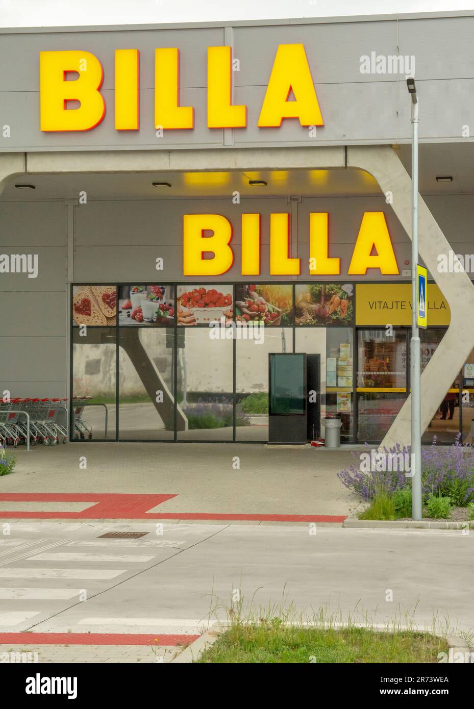 Zarnovica, Slovaquie - 4 juin 2023 : enseigne Billa du supermarché ...