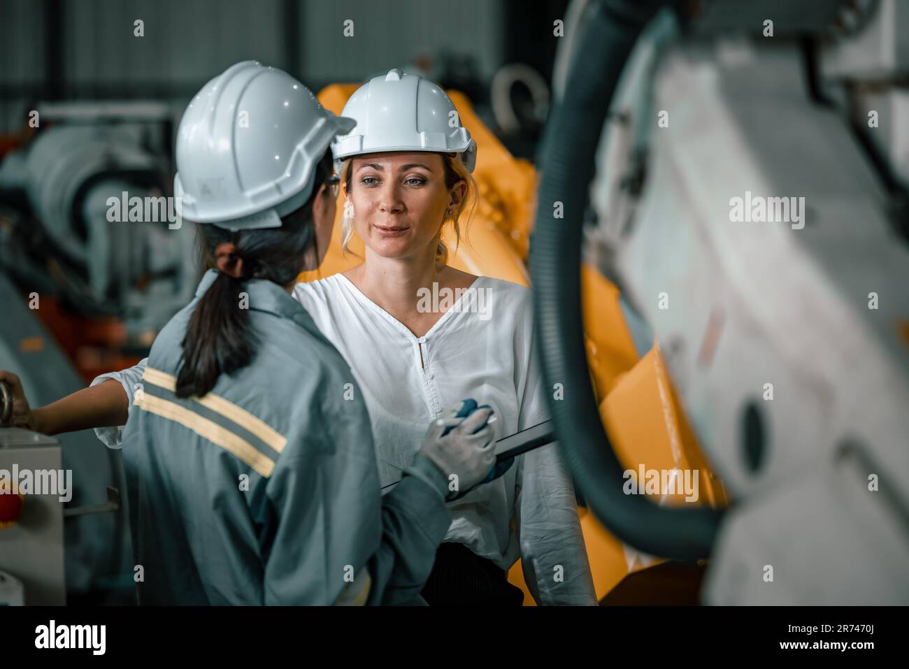 Le superviseur robotique offre des services de machines robotisées aux clients afin d'améliorer ...