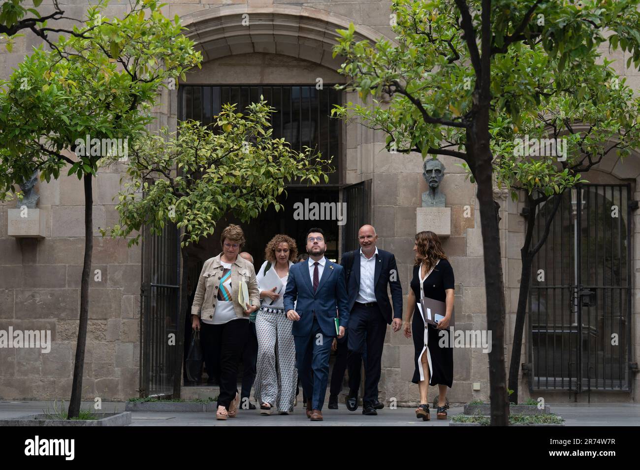 (L-R) The new Minister of Education, Anna Simó i Castelló; the new ...