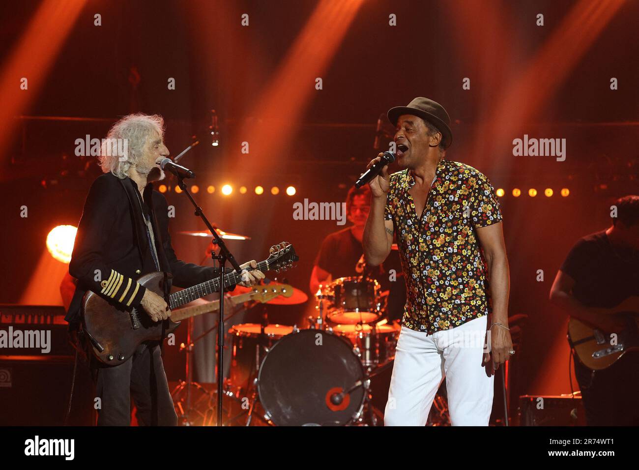 Paris, France. 12th juin 2023. Louis Bertignac se produit avec Yannick ...