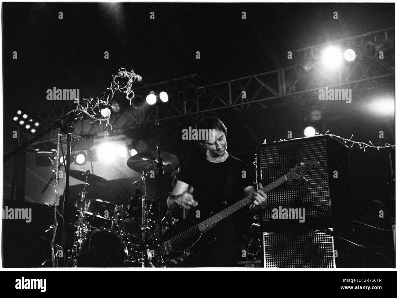 Bassiste guitariste Banque d'images détourées - Alamy