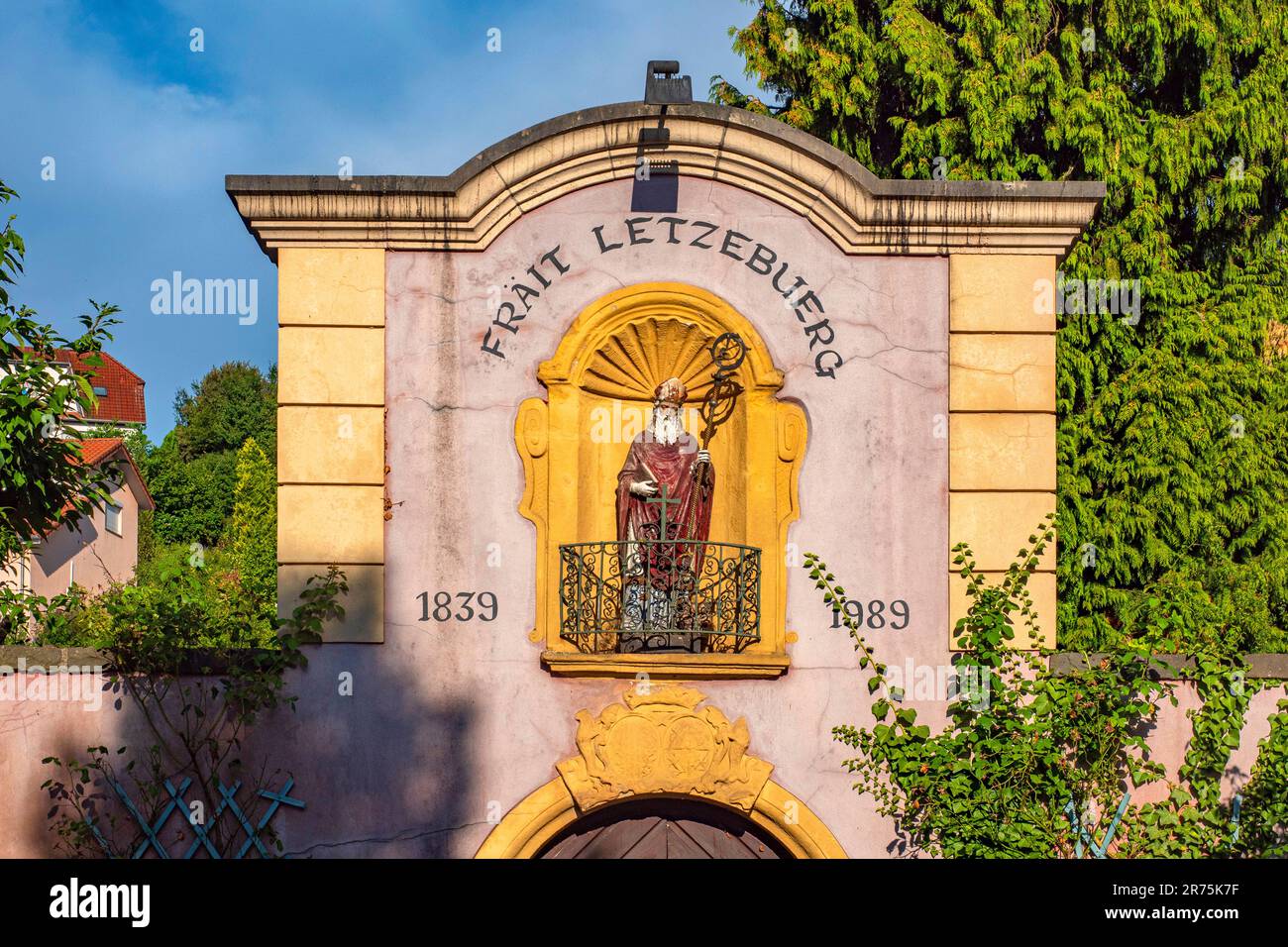 Porte d'entrée au jardin du château de Schengen à Schengen, Benelux ...