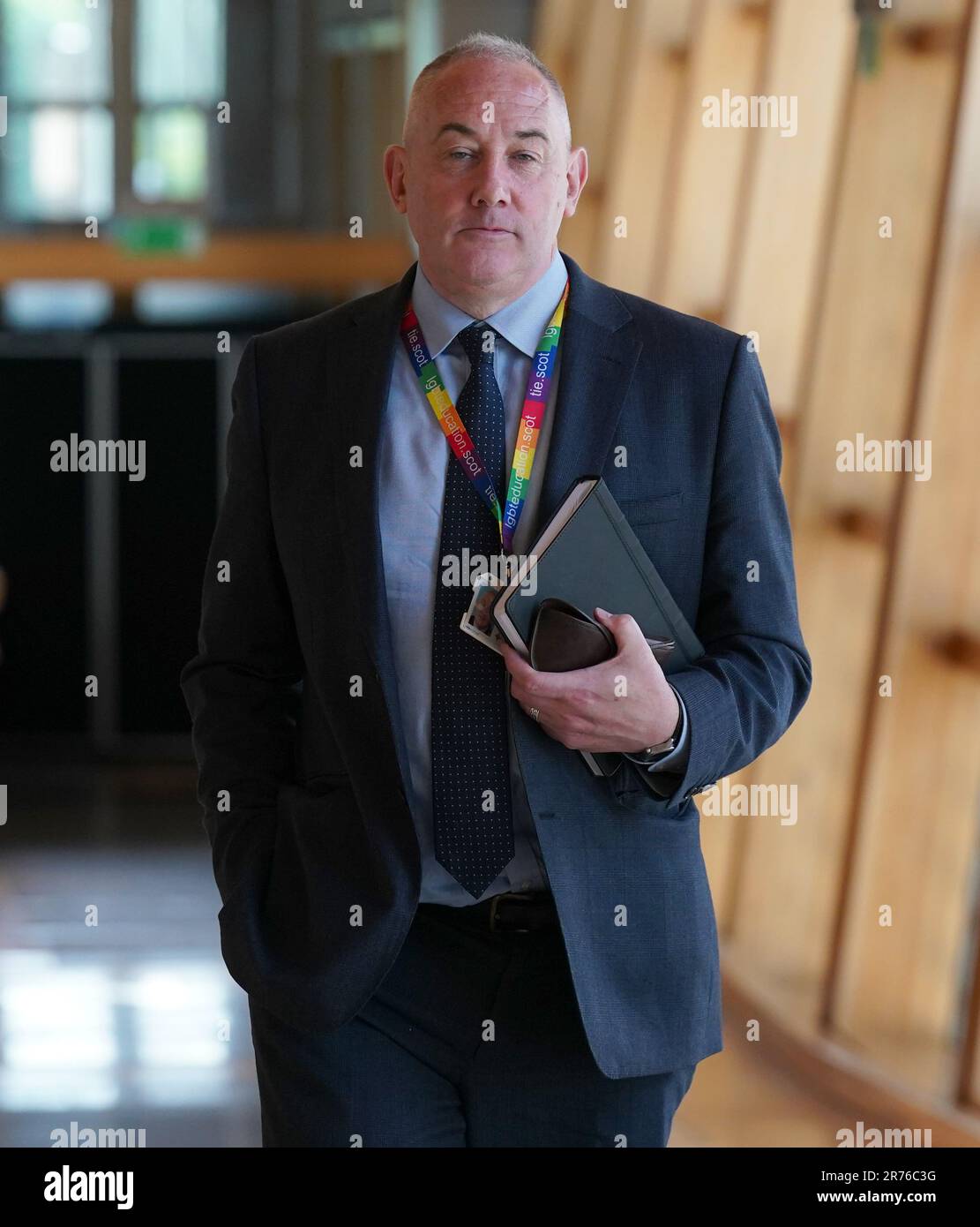 Paul McLennan MSP arrive pour une réunion du groupe SNP au Parlement ...