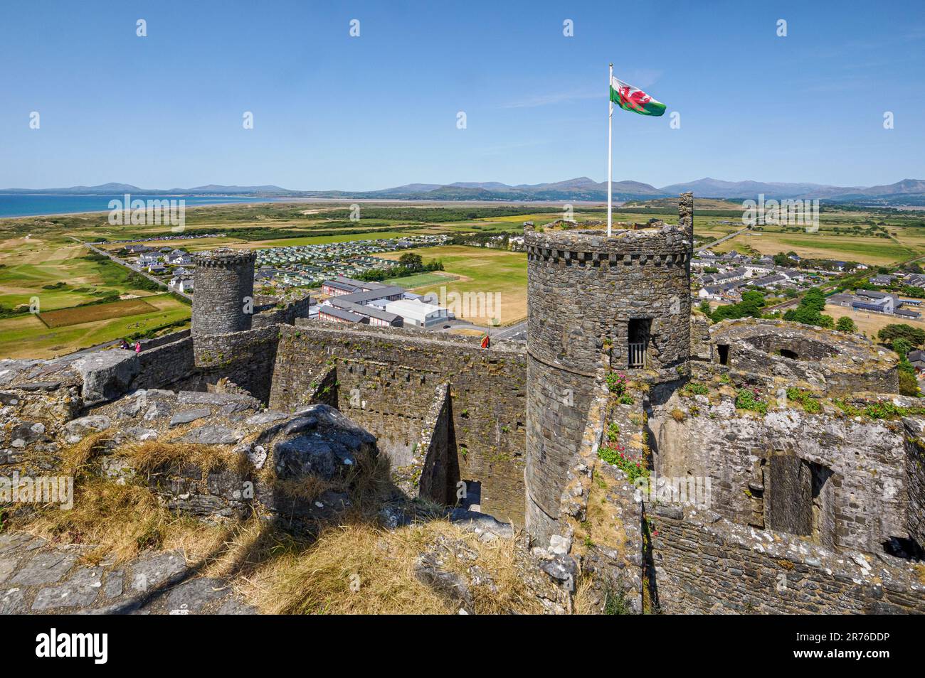 Le château Harlech construit par Edward I en 1209 sur un crag rocheux ...