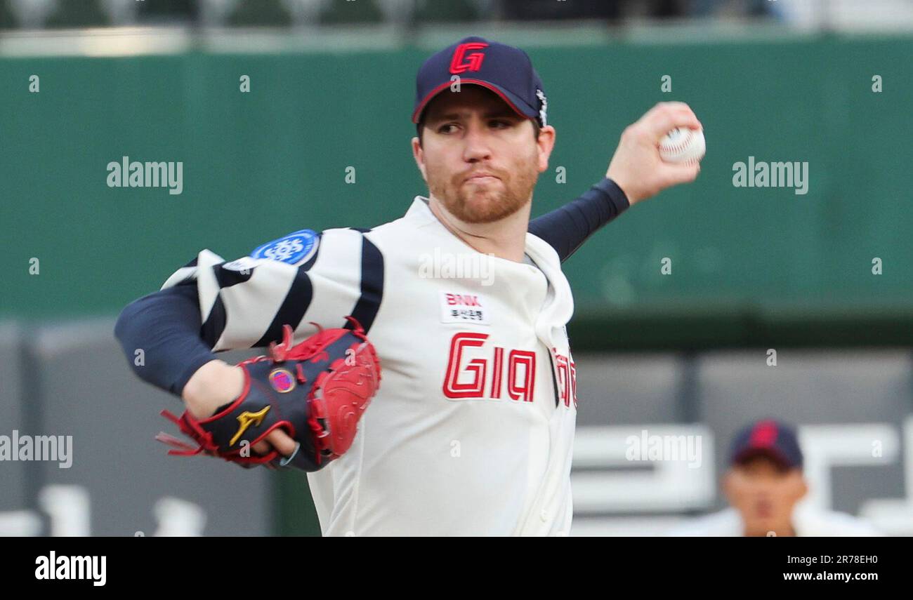 14th juin 2023. Baseball: Lotte Giants vs. Hanwha Eagles le lanceur de ...