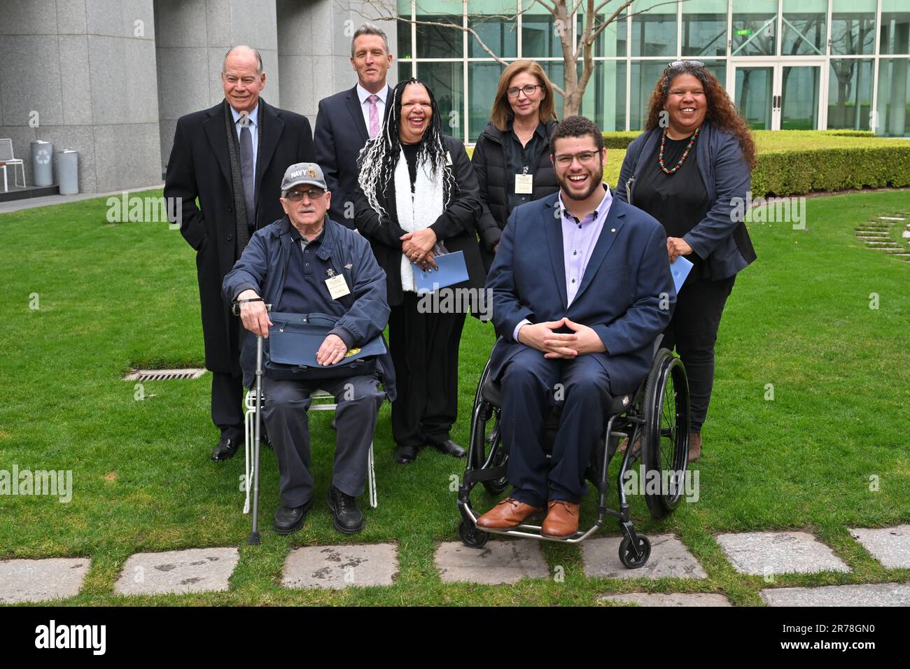 (G-D) député libéral de Monash Russell Broadbent, survivant d'un ancien ...