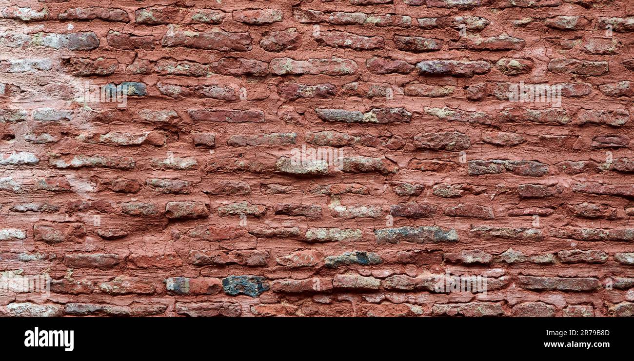 Ancien mur en brique rouge de l'extérieur de la vieille maison, texture ...