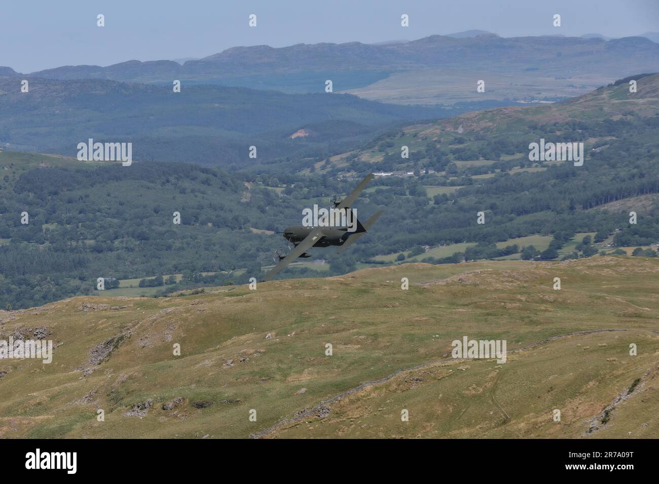 Un navire de trois avions de la RAF C-130 Hercules Flypast, la Royal ...