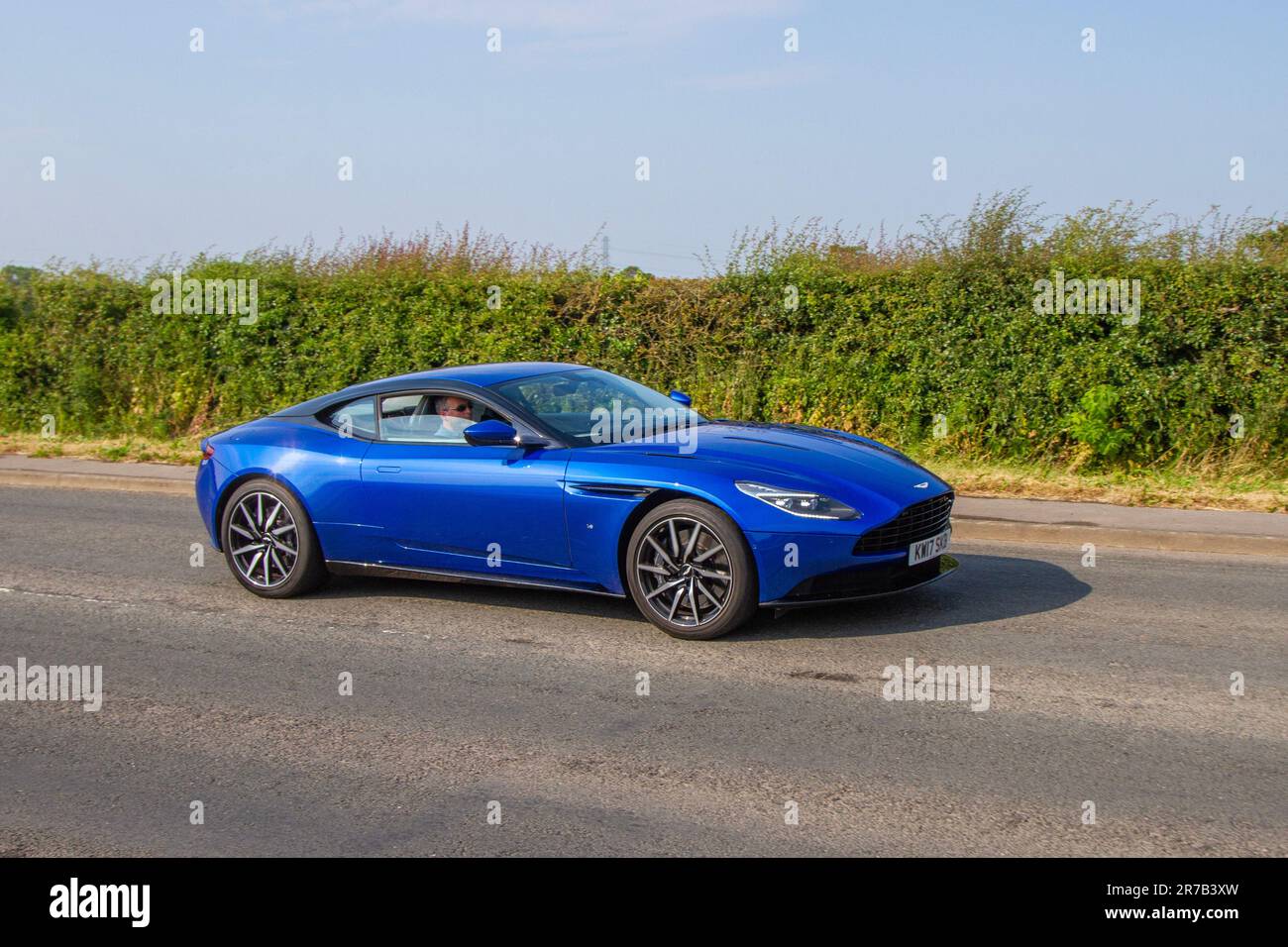 Aston martin db11 coupe Banque de photographies et d’images à haute ...